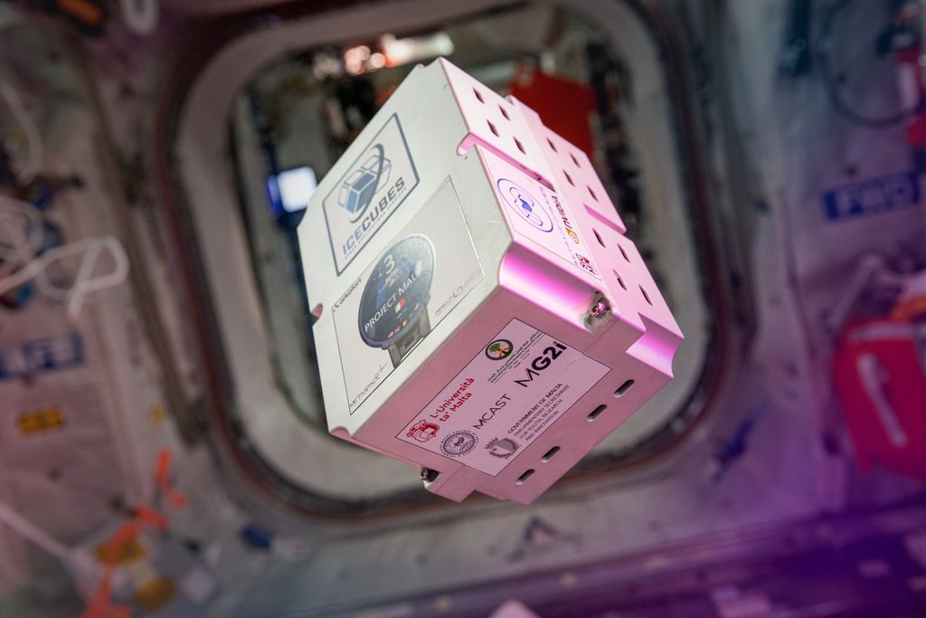 The Science Cube - your lab in space - ICE Cubes